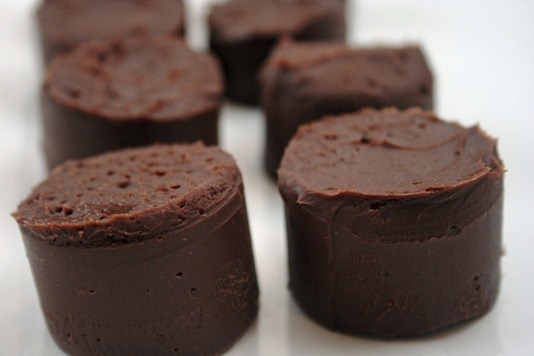 ΖΕΣΤΗ ΣΟΚΟΛΑΤΑ ΣΕ ΞΥΛΑΚΙ ? ? ?ΚΑΛΟ